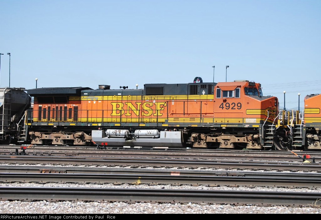 BNSF 4929